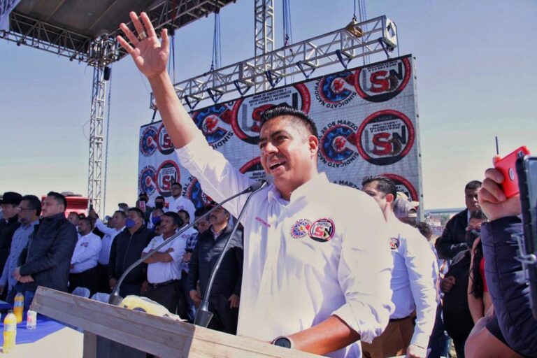 Toma protesta Guillermo Fragoso como secretario del Sindicato 25 de ...