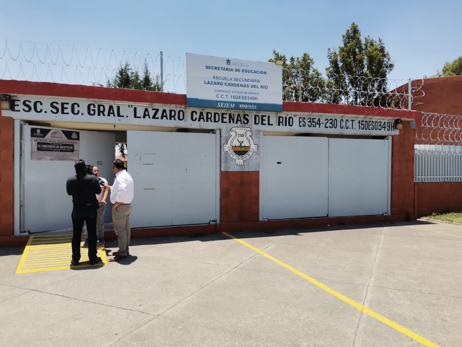 Alumna víctima de bullying fallece tras caer de segundo piso en ...